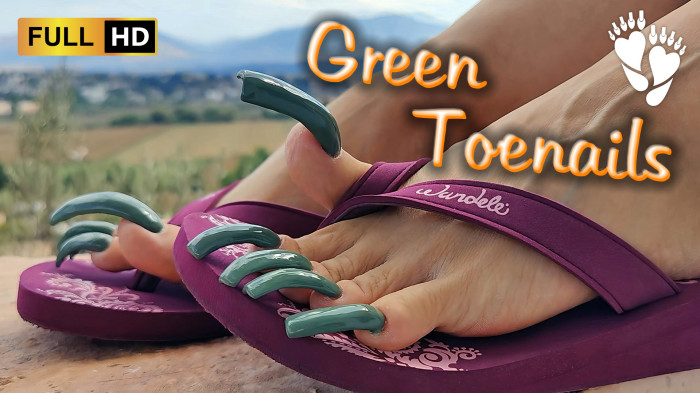 Green TOENAILS and MOUNTAINS - Lora Long Nails