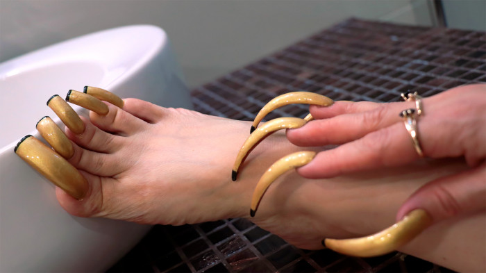 Photosession "🛁 LONG TOENAILS in the bathroom" - Lora Long Nails