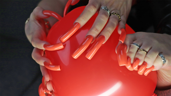 Photoshoot 🎧 Balloons Face with Long ToeNails - Lora Long Nails