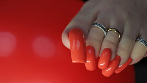 Photoshoot 🎧 Balloons Face with Long ToeNails - Lora Long Nails