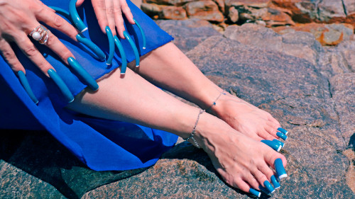 🌊 Very long toenails blue. French nail design. - Lora Long Nails