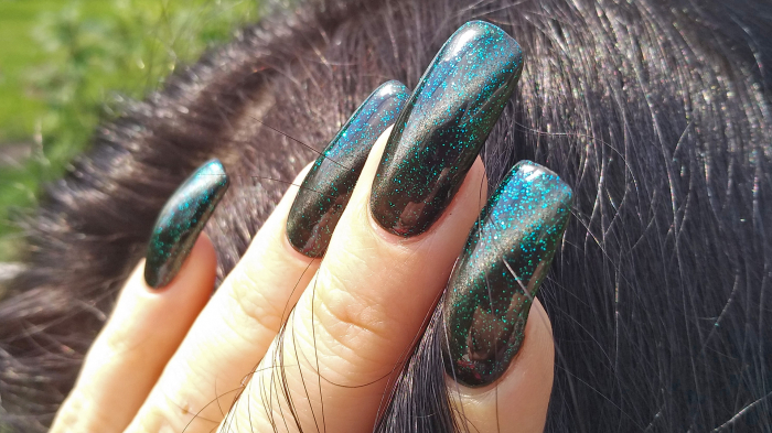 Long green nails in nature (archive 04.05.2020) - Lora Long Nails