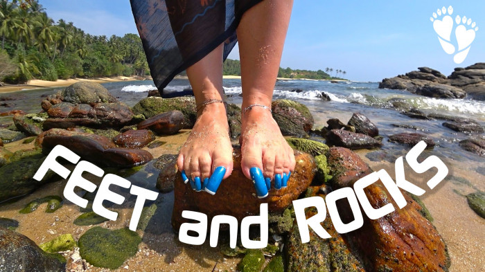 Close-up blue toenails 🪨🪨 Feet and rocks - Lora Long Nails