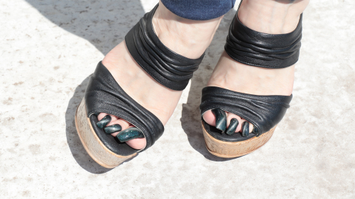 Photo session for the video Tapping and scratching shoes 👠 Hand and ...